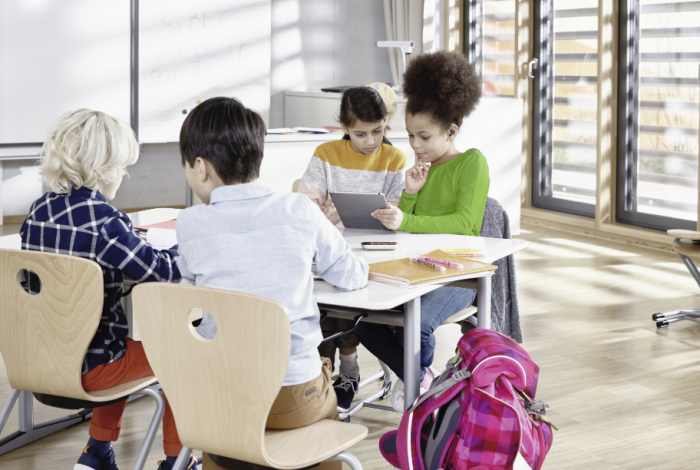 Phonak Roger Touchscreen Microphone | Canadian Hearing Services